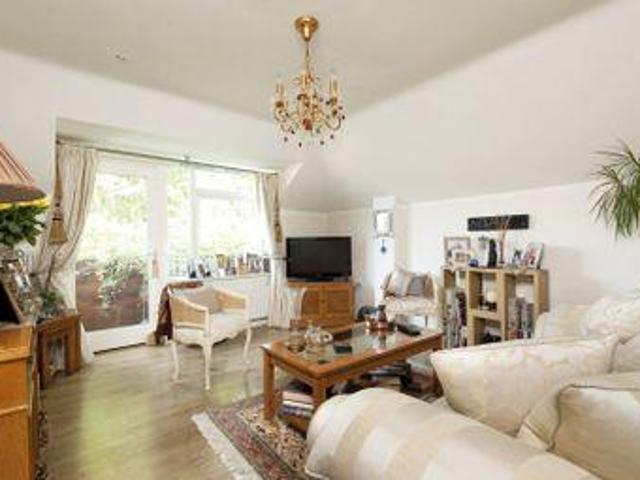 2 Bedrooms Flat for sale in York Road, East Barnet, Barnet EN5
