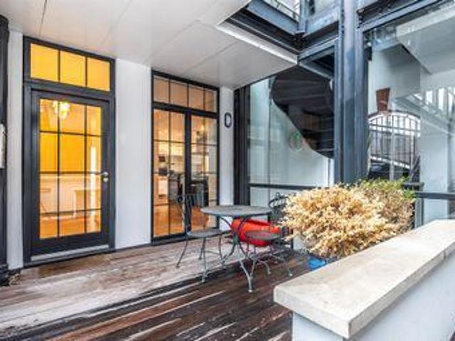 2 Bedrooms Flat for sale in York Road, London SW11