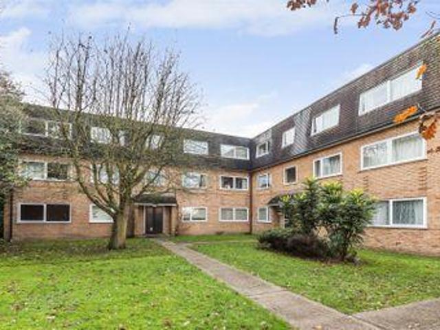 2 Bedrooms Flat for sale in Yorktown Road, Sandhurst, Berkshire GU47