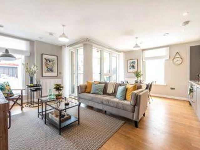 2 Bedrooms Flat for sale in Yew Rise, Qualye Crescent N20