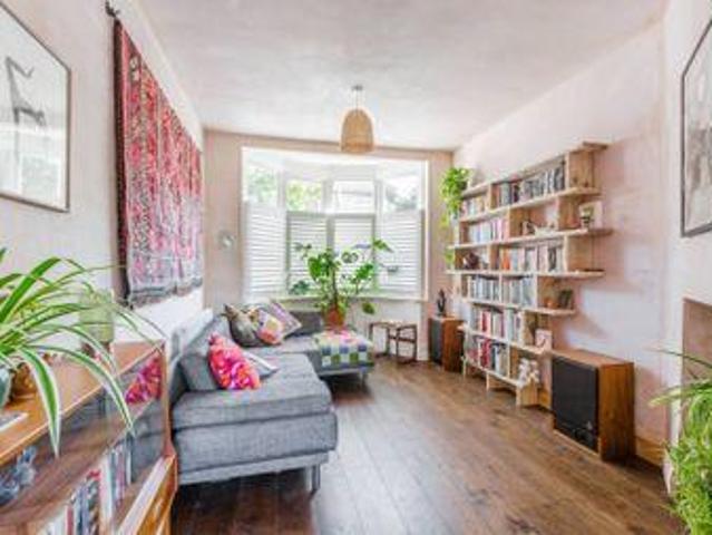 2 Bedrooms for rent in Montague Road, Bushwood E11