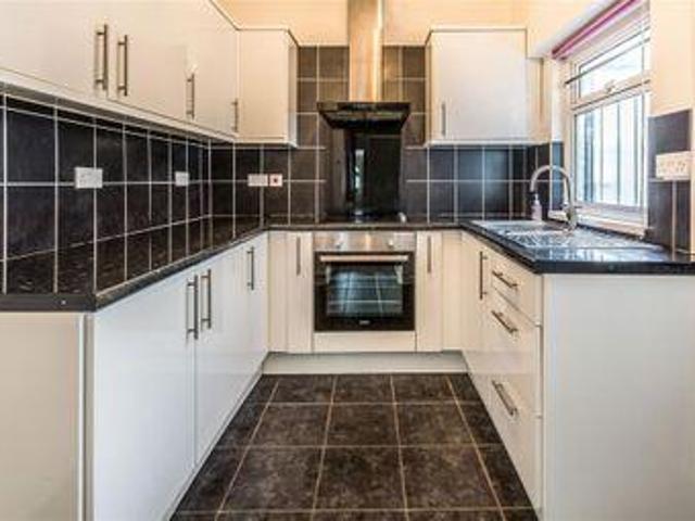 2 Bedrooms for rent in Neath Road, Plasmarl, Swansea SA6
