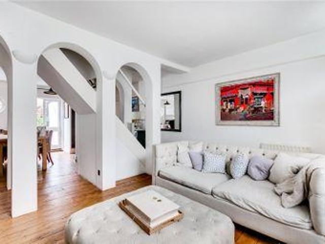 2 Bedrooms for rent in Orbain Road, London SW6
