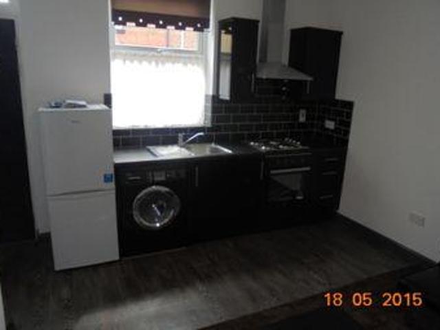 2 Bedrooms for rent in Autumn Grove, Hyde Park, Leeds LS6