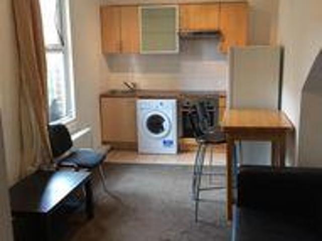 2 Bedrooms for rent in Chestnut Avenue, Hyde Park, Leeds LS6