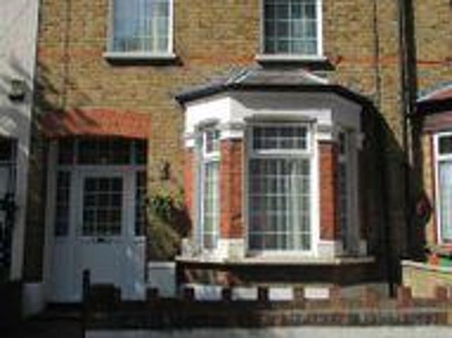 2 Bedrooms for rent in Haldane Road, London E6
