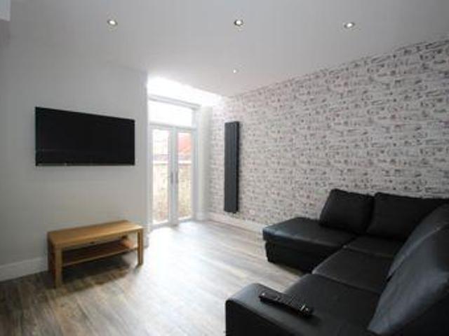 2 Bedrooms for rent in Hall Grove, Manchester M14