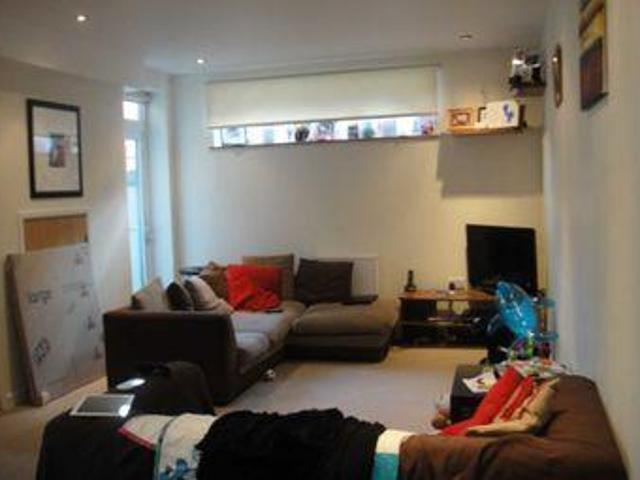 2 Bedrooms for rent in Hedgley Mews, London SE12