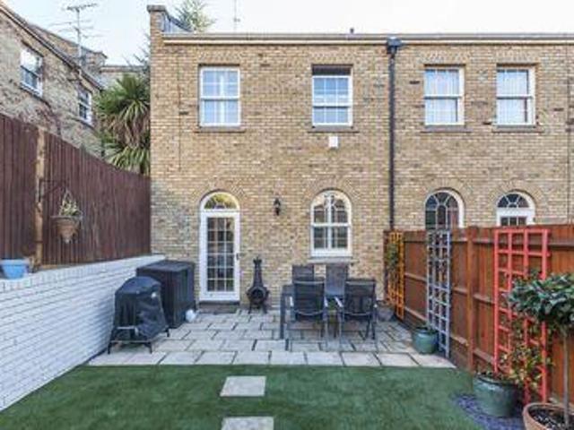 2 Bedrooms for rent in Helena Square, London SE16