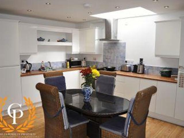 2 Bedrooms for rent in Henrietta Street, Swansea SA1