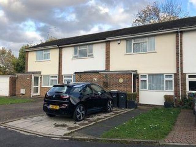2 Bedrooms for rent in High Street, London N14