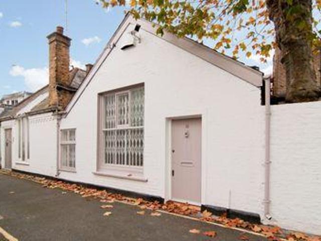 2 Bedrooms for rent in Pembroke Walk, London W8