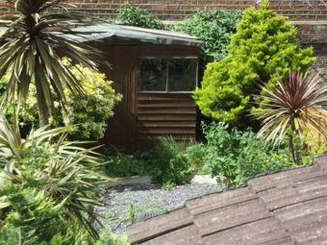 2 Bedrooms for rent in Pond Road, Stratford E15
