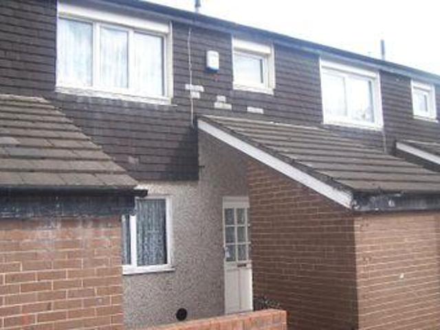 2 Bedrooms for rent in Rocheford Close, Hunslet LS10