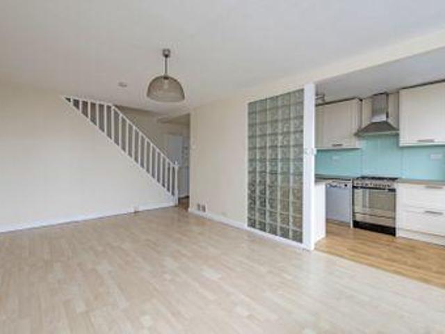 2 Bedrooms for rent in Rosenau Road, London SW11