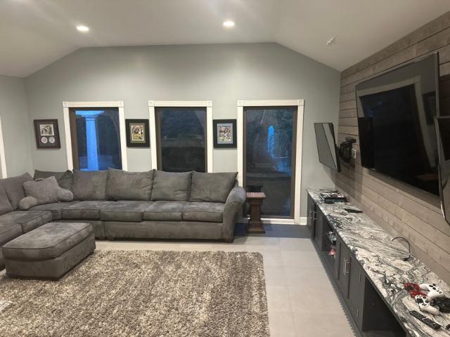 2 bedrooms for rent in spacious house
