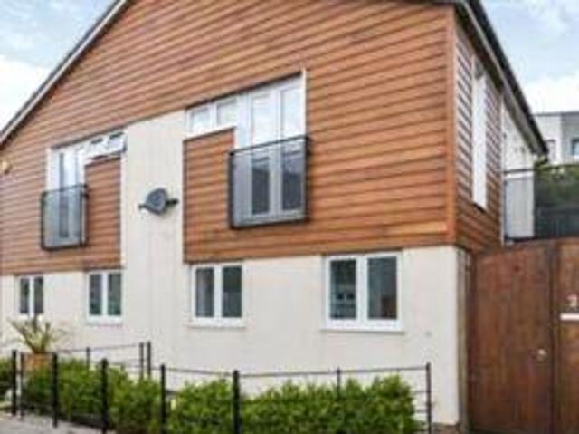 2 Bedrooms for rent in Watkin Road, Leicester LE2