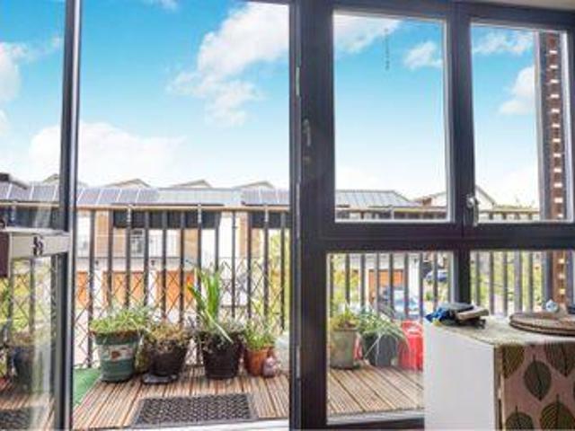 2 Bedrooms for sale in Malpass Drive, Hanham BS15