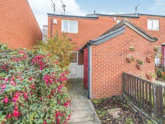 2 Bedrooms for sale in Normanton Place, Leeds LS11