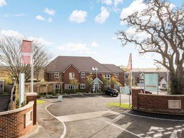 2 Bedrooms for sale in Blenheim Court, Farnham Road, Liss GU33