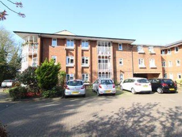 2 Bedrooms for sale in Cavell Drive, The Ridgeway, Enfield EN2