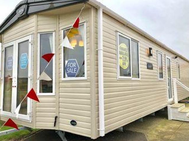 2 Bedrooms for sale in Clacton On Sea CO15