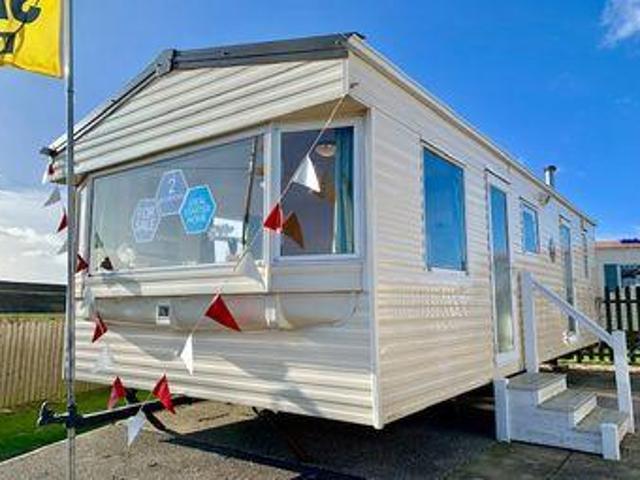2 Bedrooms for sale in Clacton On Sea CO15