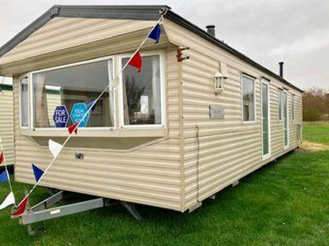 2 Bedrooms for sale in Clacton On Sea CO15
