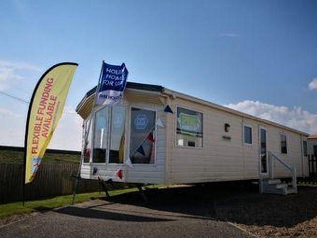 2 Bedrooms for sale in Clacton On Sea CO15