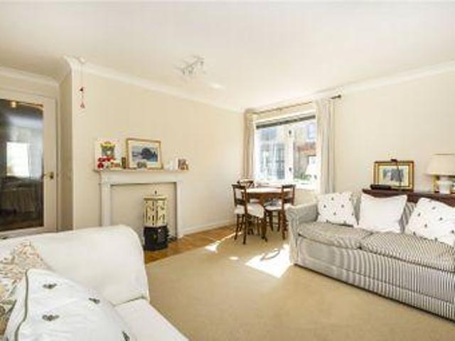 2 Bedrooms for sale in Clearwater House, Grosvenor Road, Richmond TW10