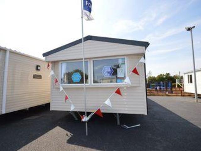 2 Bedrooms for sale in Colchester Road, St. Osyth, Clacton On Sea CO16