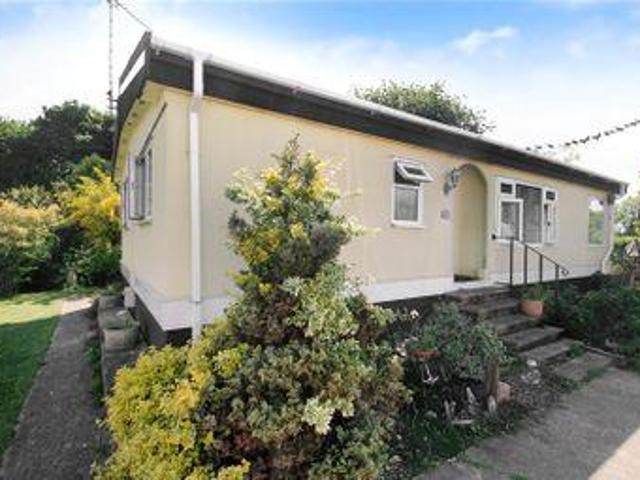 2 Bedrooms for sale in Harbour View Park, Rope Walk, Littlehampton BN17