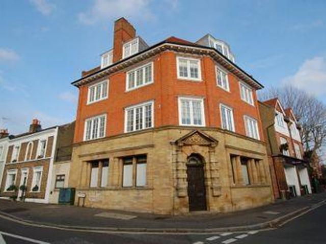 2 Bedrooms for sale in High Street, Hampton Hill, Hampton TW12