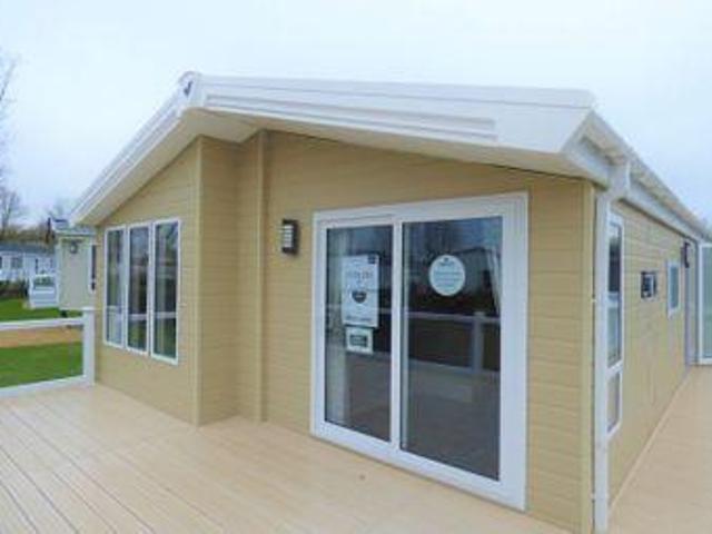 2 Bedrooms for sale in Horburne Cotswold, South Cerney GL7