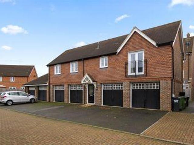 2 Bedrooms for sale in Peppiatt Close, Horley RH6