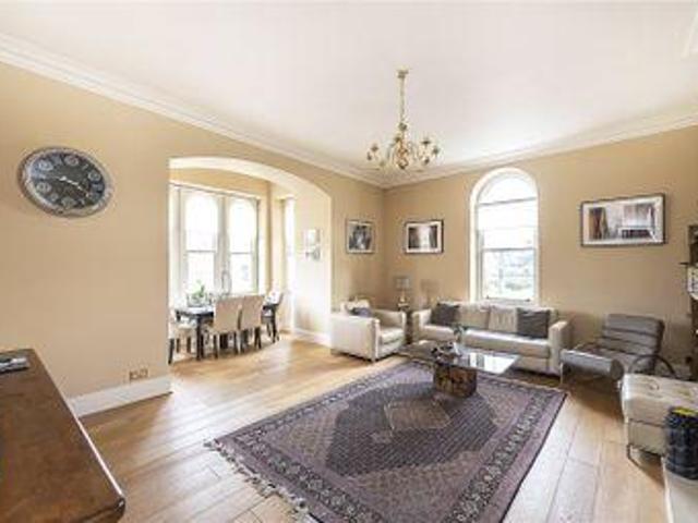 2 Bedrooms for sale in Princess Park Manor, Royal Drive, Friern Barnet N11