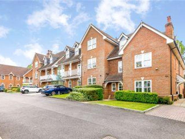 2 Bedrooms for sale in Regal Heights, Western Lane, Odiham, Hook RG29