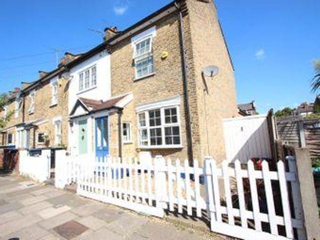 2 Bedrooms for sale in Sterling Road, Enfield EN2