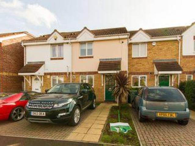 2 Bedrooms for sale in Strouds Close, Romford RM6
