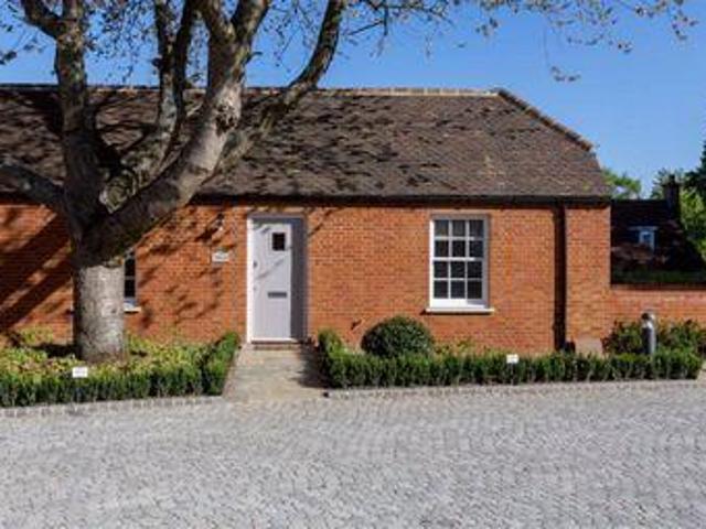 2 Bedrooms for sale in Totteridge Common, London N20