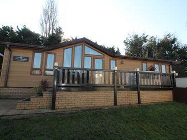 2 Bedrooms for sale in Valley Farm, Clacton On Sea CO15