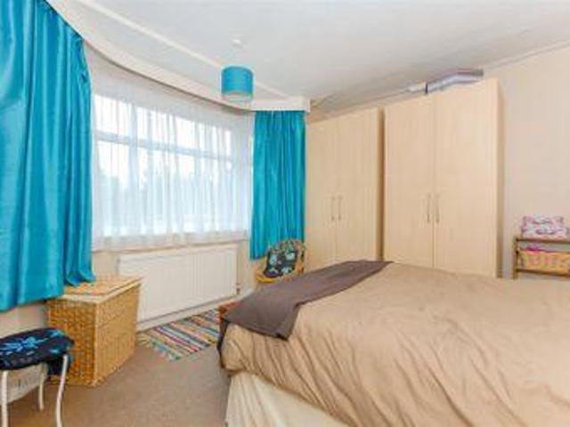 2 Bedrooms for sale in Wolf Lane, Windsor SL4