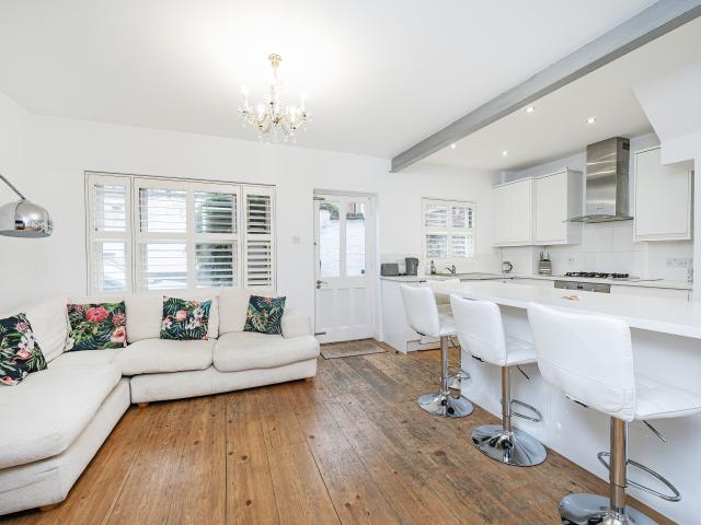 2 Bedrooms House for Rent in Austin Street | Foxtons