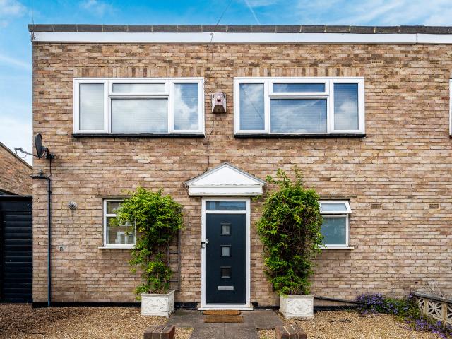 2 Bedrooms House semi detached for Rent in Eastcombe Avenue | Foxtons