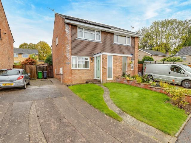 2 Bedrooms House Semi Detached To Let