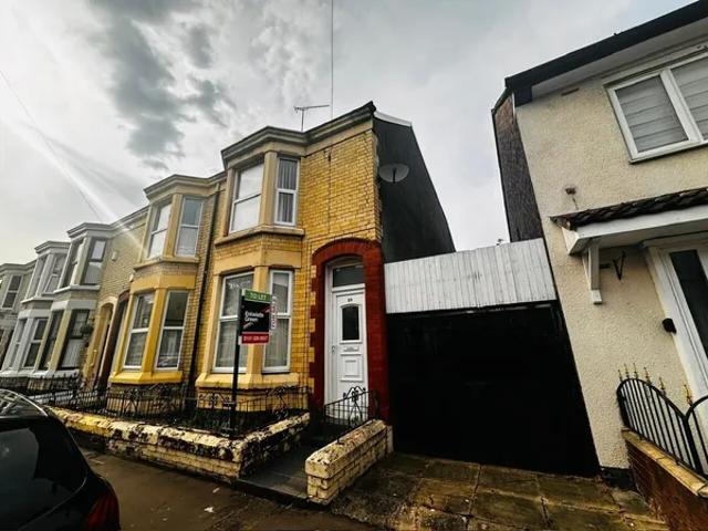 2 bedrooms house to rent