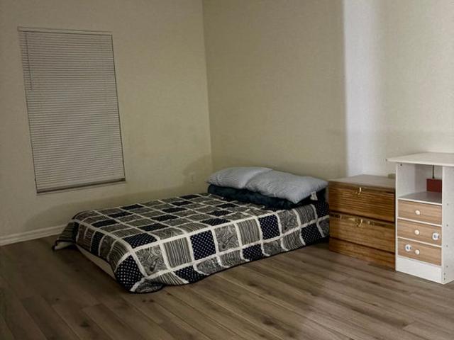 2 Bedrooms in Ft Myers $650/mo Utilities Included