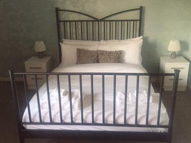 2 Bedrooms in spacious and modern 3 bed flat !
