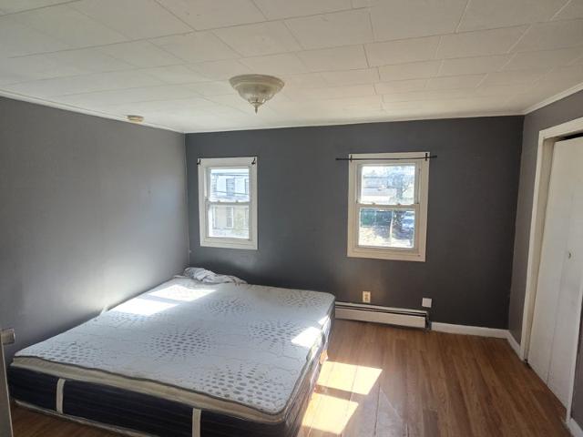 2 bedrooms in 3 bedroom apartment for rent