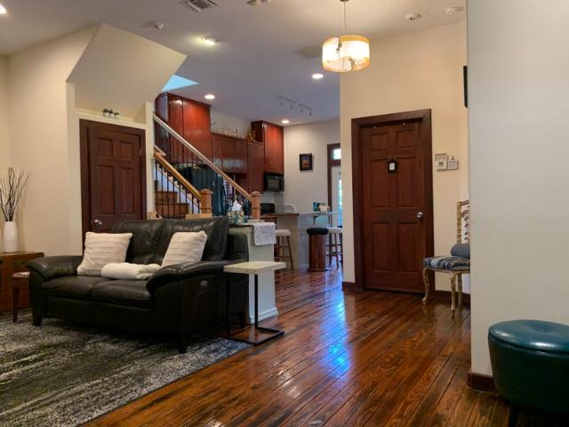 2 bedrooms king and 2 queen beds